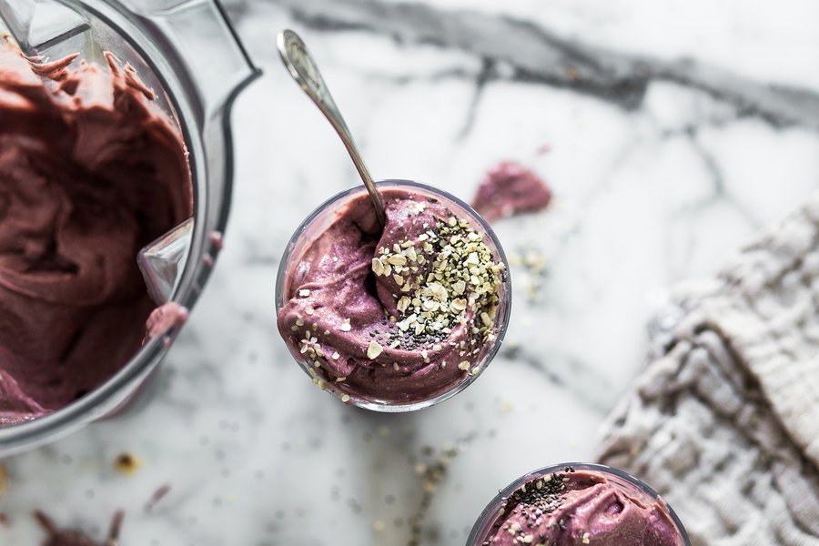 Raspberry oatmeal smoothie with prebiotic skin support - Lagom