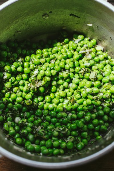 Minted peas with garlic butter - Lagom